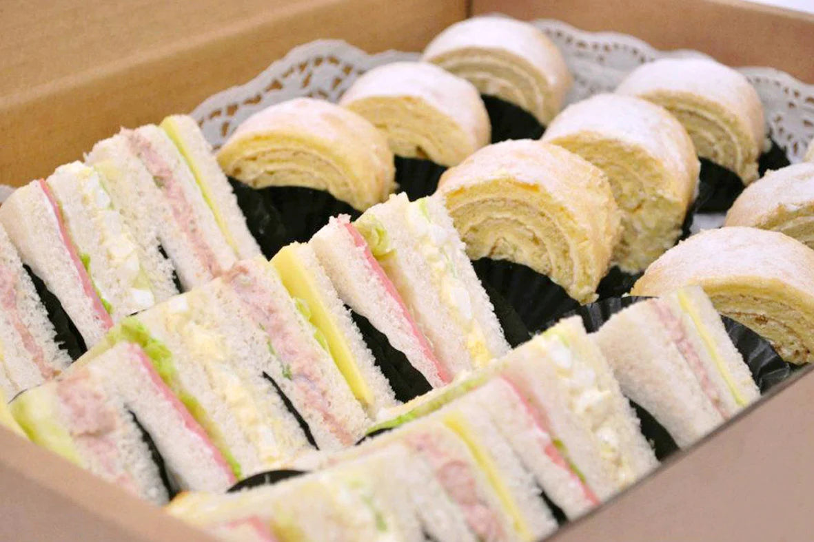 (SA12) Combo 12pc Mini Club Sandwiches + 15pc Ondeh Swiss Rolls – W39 ...
